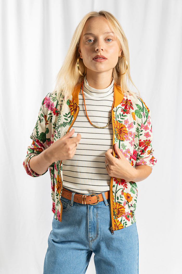 JUL - מותג אופנה מקומי - עיצובים נשיים ואלגנטיים בניחוח רטרו